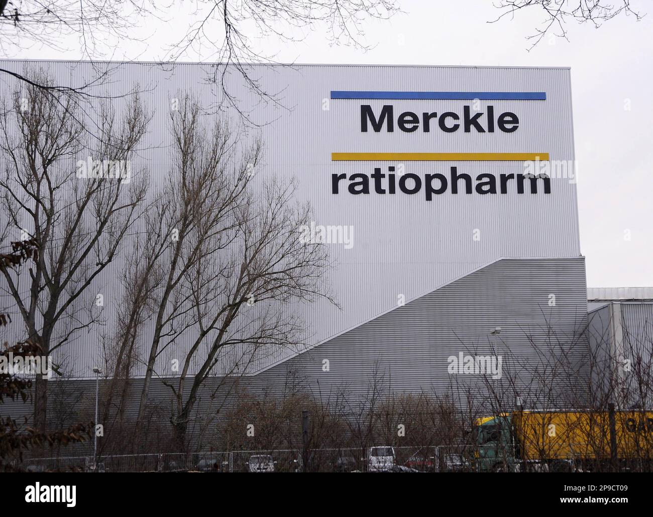 Das Logo des Generika- Arzneimittelherstellers Ratiopharm ist am ...