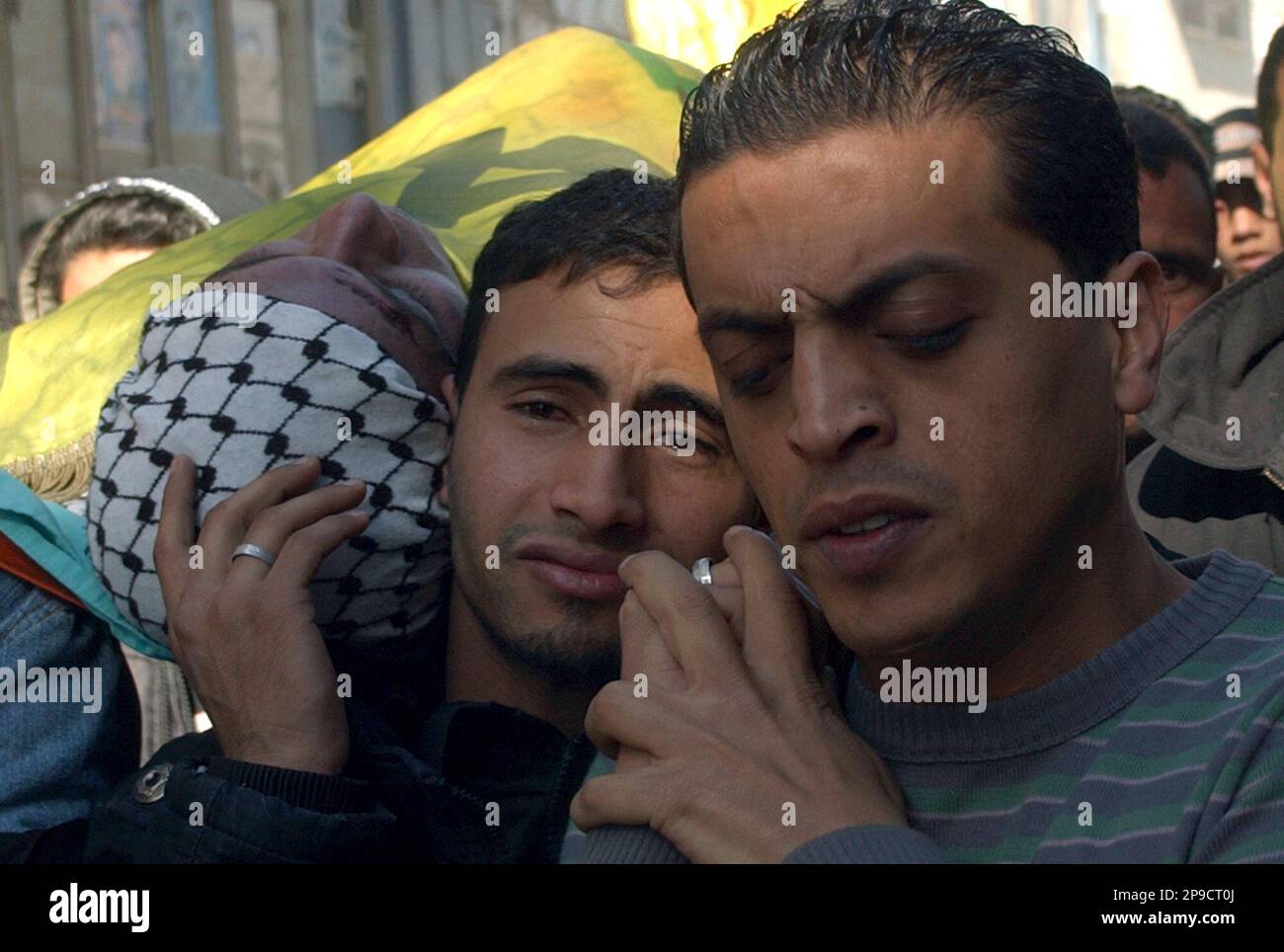 Palestinian mourners carry the body of Al-Aqsa Martyrs Brigades ...