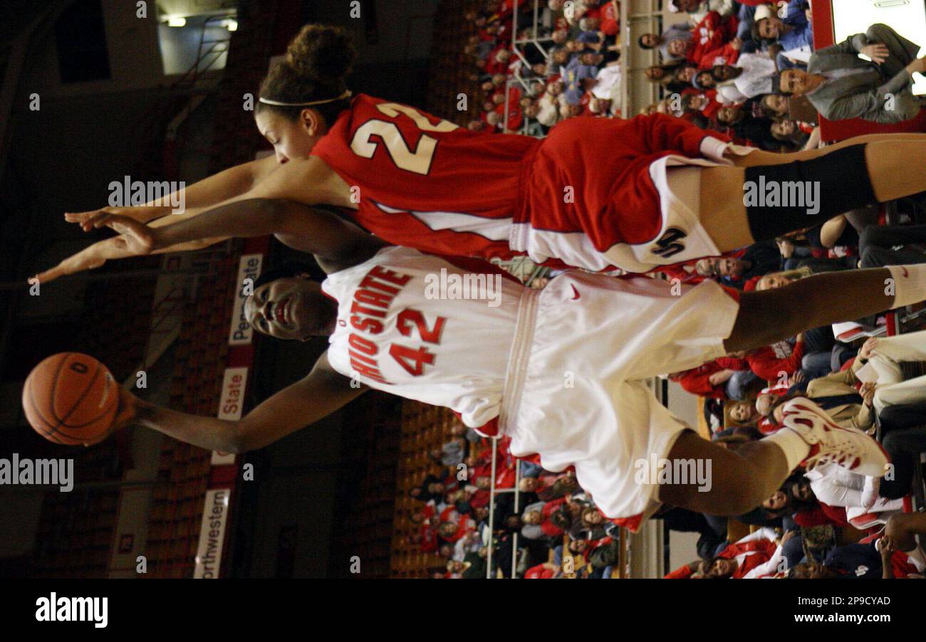 Ohio State's Jantel Lavender (42) goes to the basket as Dayton's Casey ...
