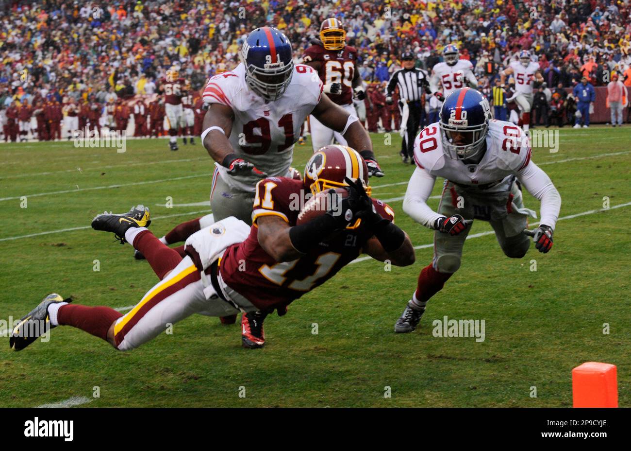 Washington Redskins wide receiver Devin Thomas (11) scores a touchdown ...