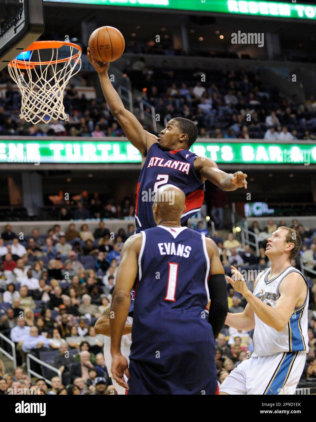 Atlanta Hawks' Joe Johnson (2) goes to the basket against Washington ...