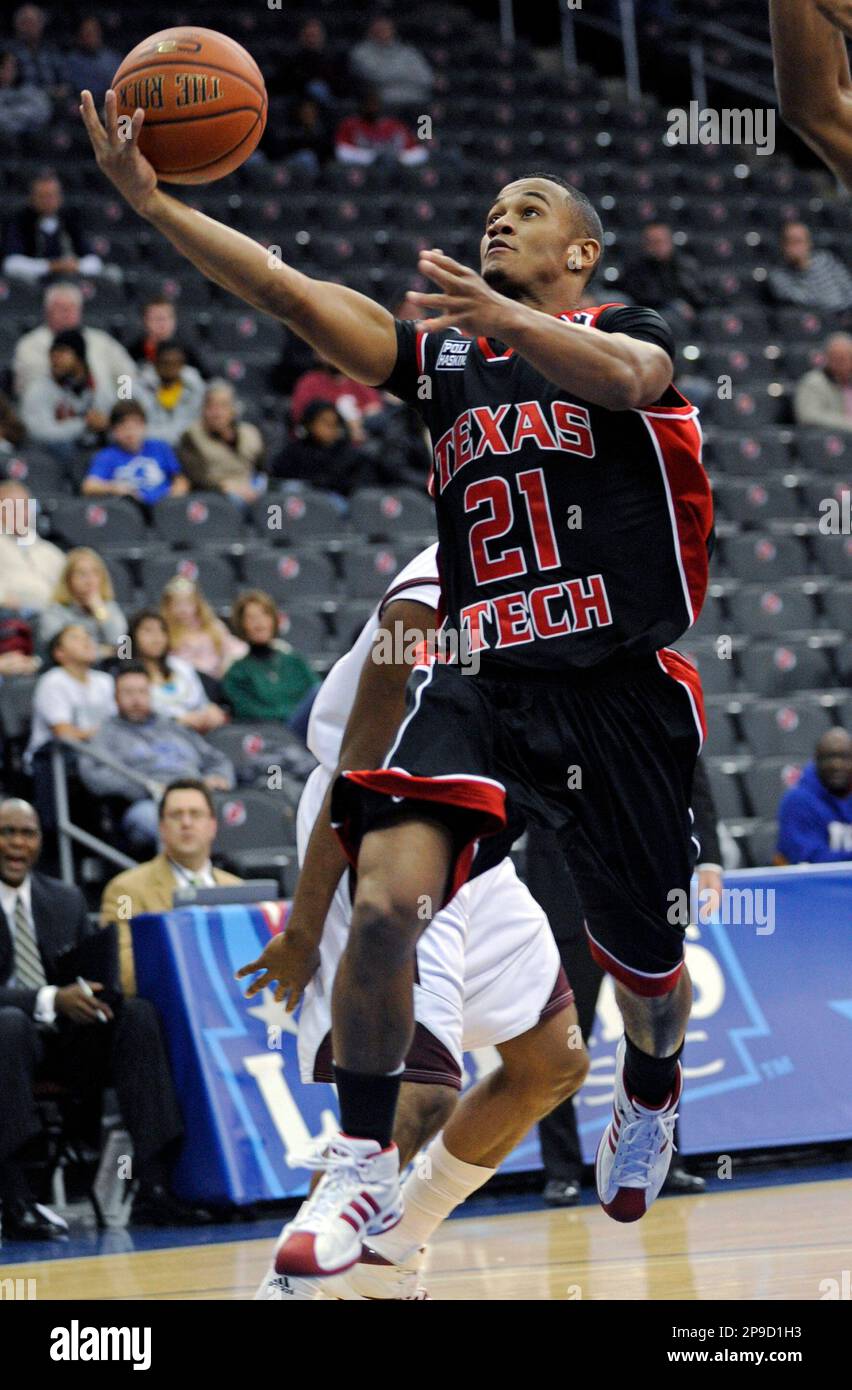 Texas Tech guard John Roberson (21) drives to the basket during the ...