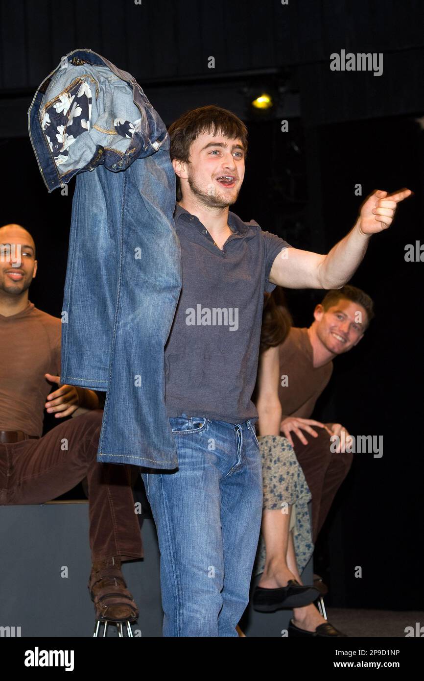Actor Daniel Radcliffe auctions the Lucky Brand jeans he wore in the ...