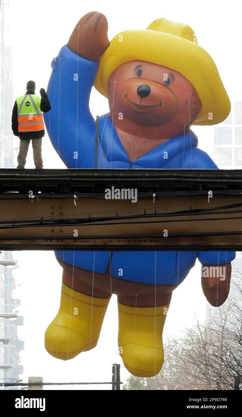 The Paddington Bear helium balloon appears to be waving to a Chicago ...