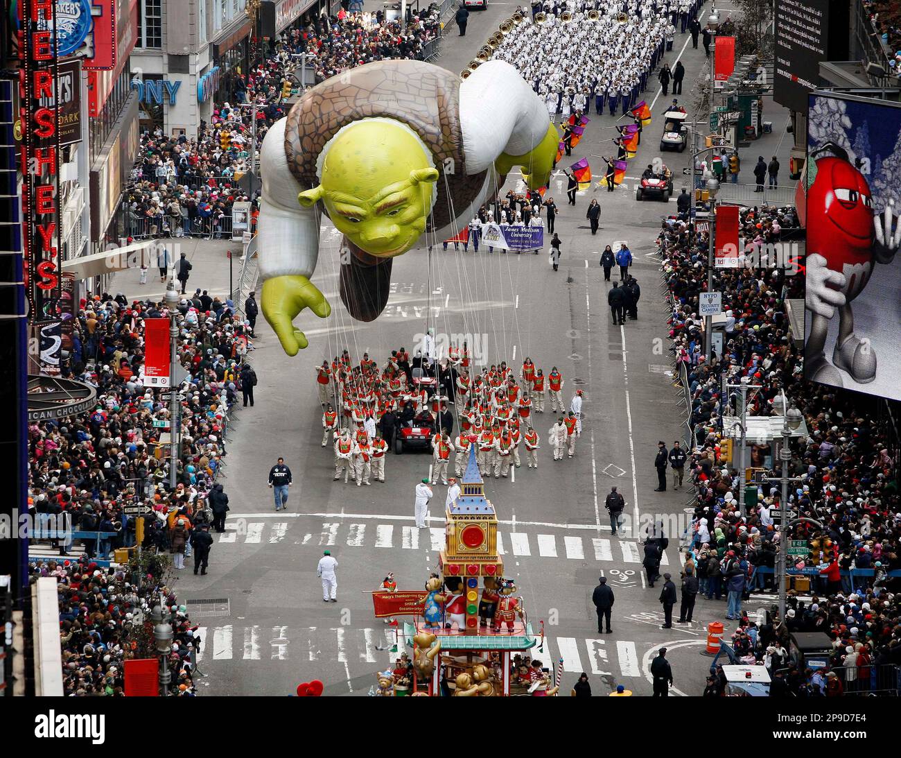 The Shrek balloon floats down Broadway during the Macy's Thanksgiving ...