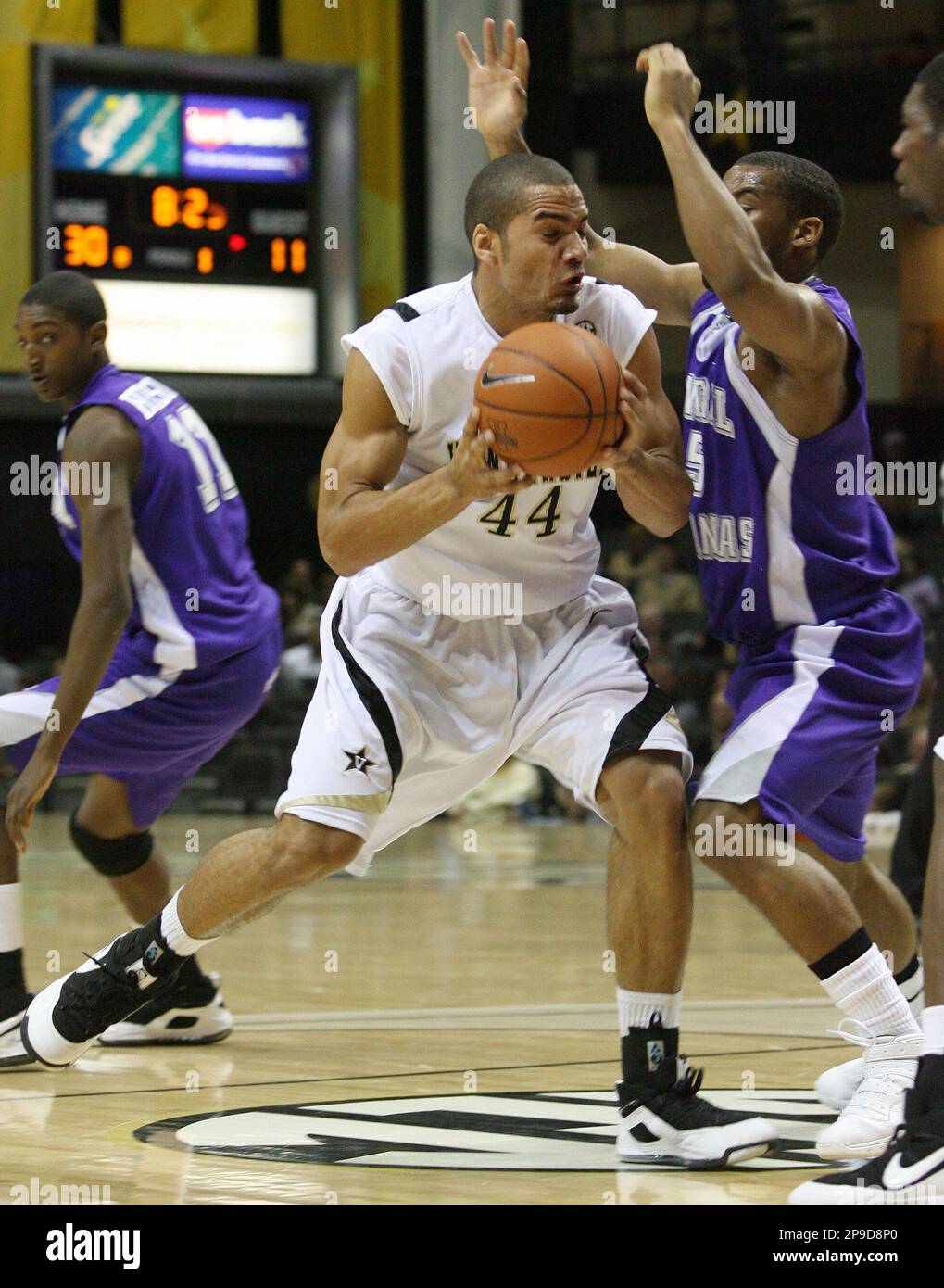 Vanderbilt's Jeffery Taylor (44) drives on Central Arkansas' Mike ...