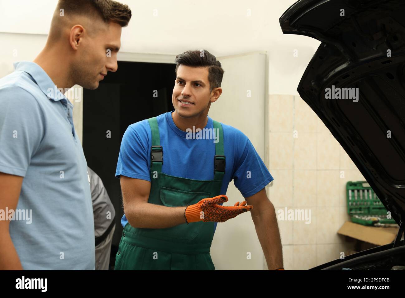 Repairman client car maintenance hi-res stock photography and images ...