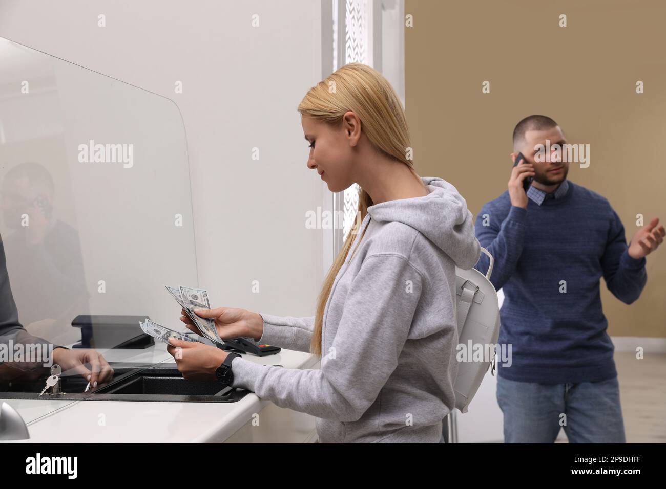 Cash desk woman man hi-res stock photography and images - Alamy