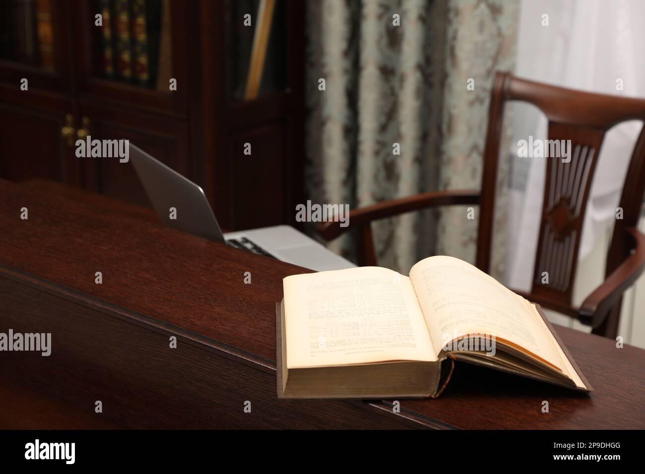 Vintage furniture house laptop hi-res stock photography and images - Alamy
