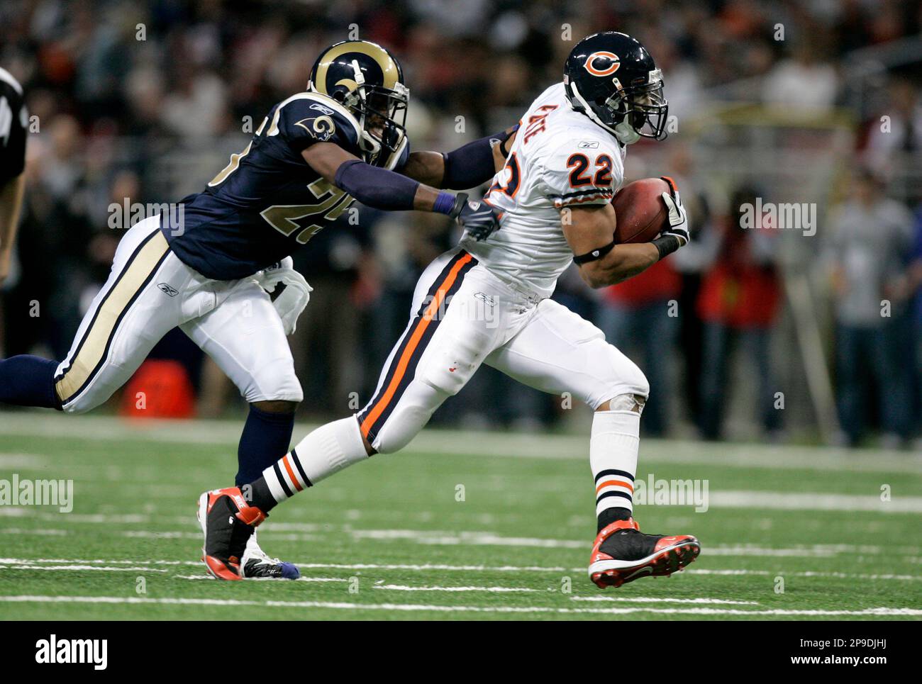 Chicago Bears running back Matt Forte, right, slips past St. Louis Rams ...