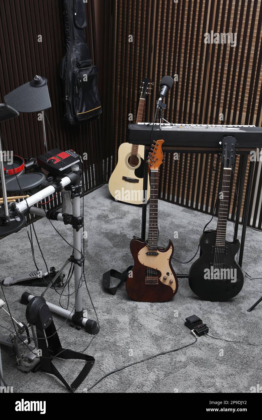 Studio band hi-res stock photography and images - Alamy
