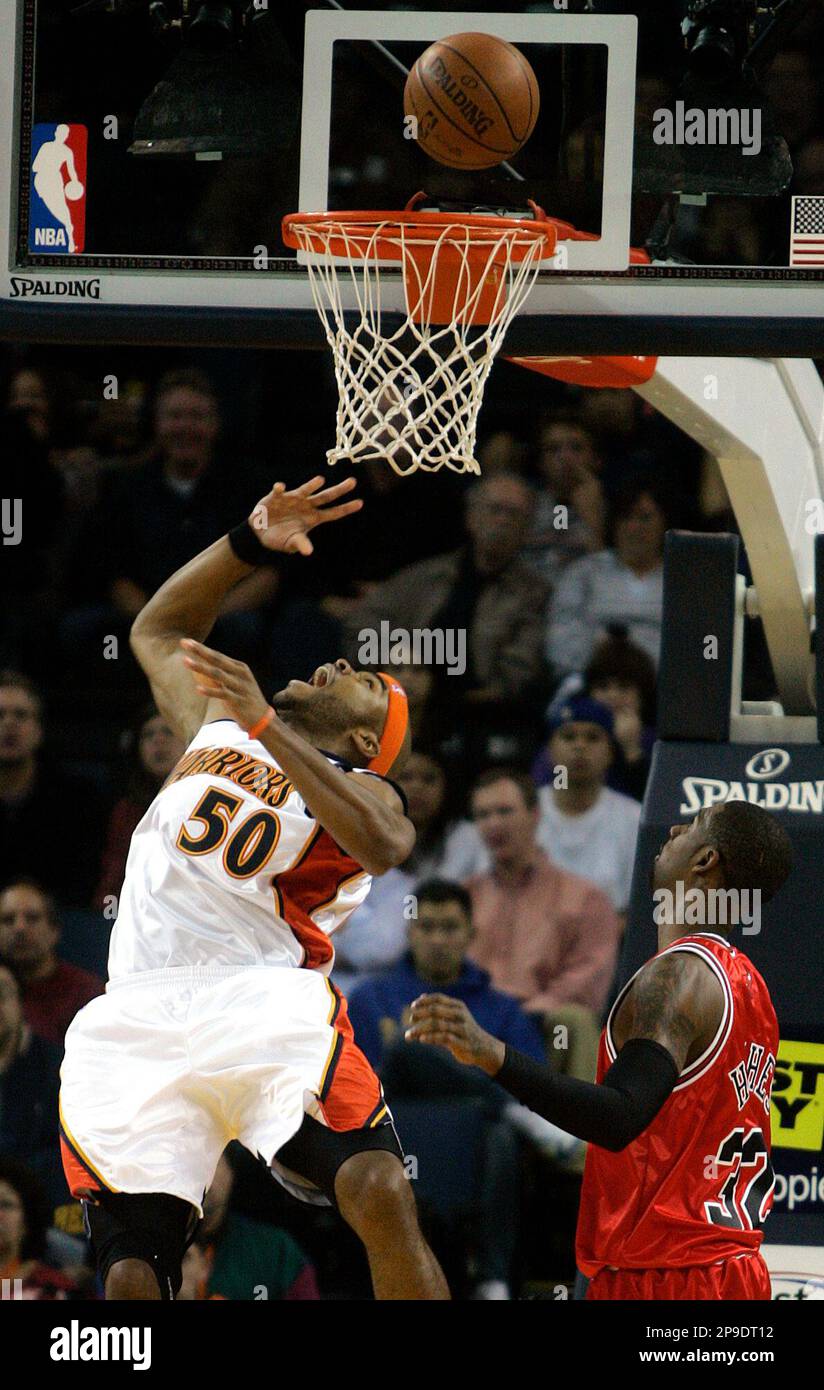 Golden State Warriors' Corey Maggette (50) goes up for a shot over ...