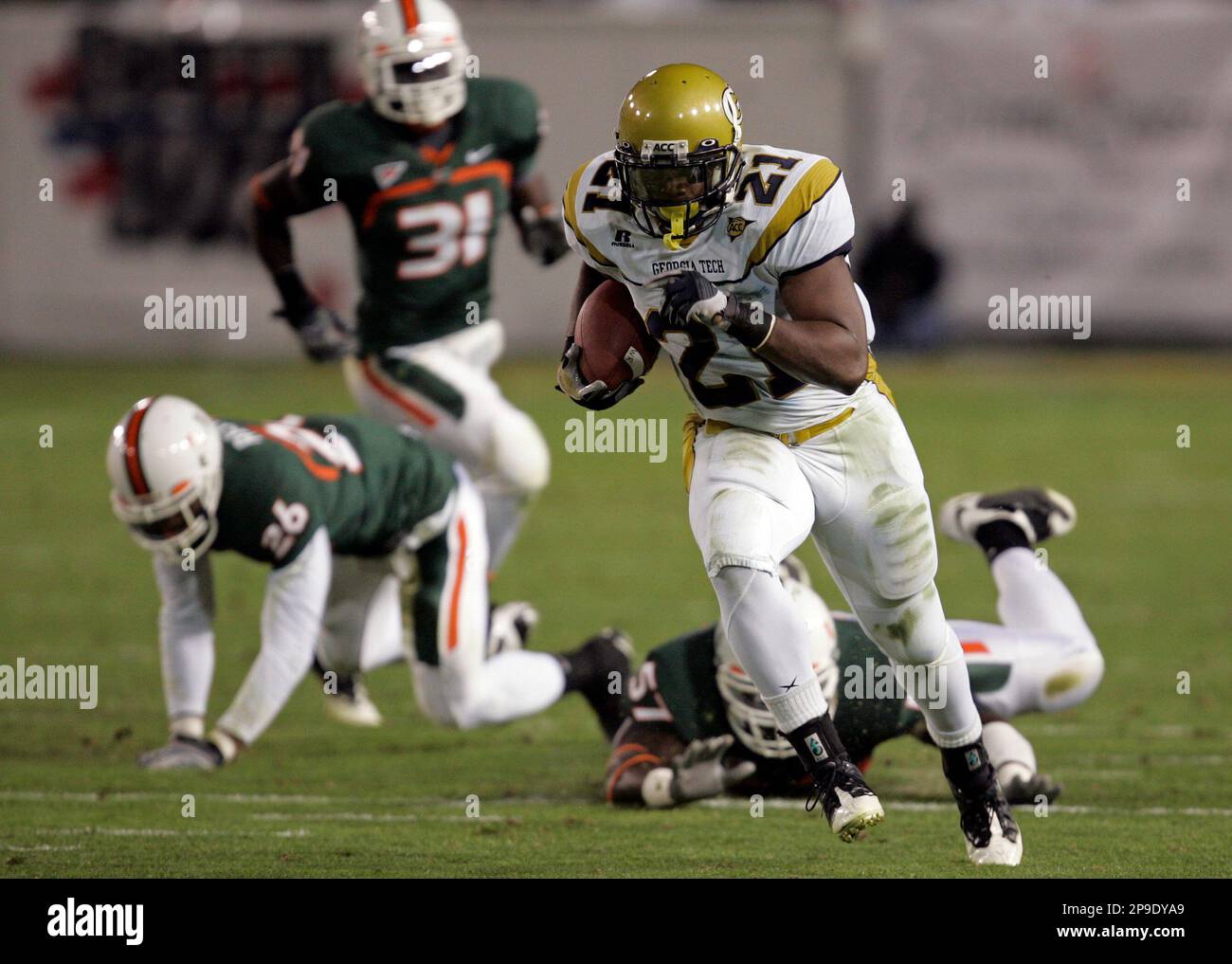 Georgia Tech's Jonathan Dwyer (21) breaks free on a 58-yard touchdown ...