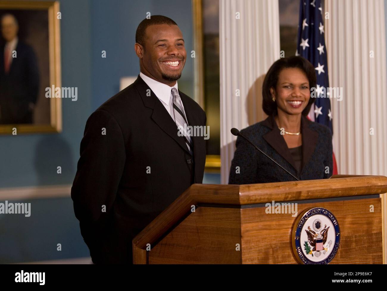 Secretary of State Condoleezza Rice, right, introduces baseball star ...