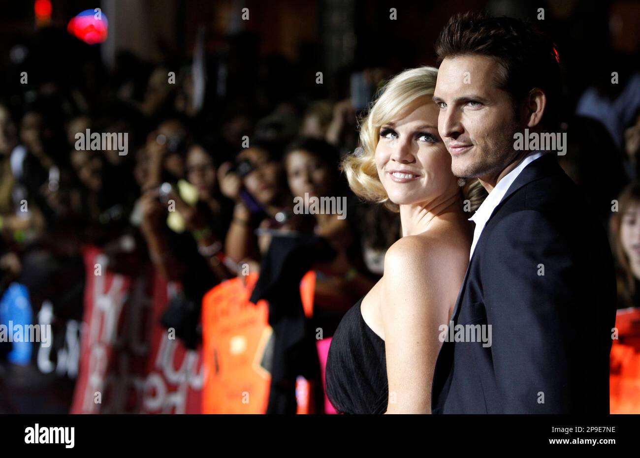 Actors Peter Facinelli, right, and Jennie Garth arrive at the premiere ...