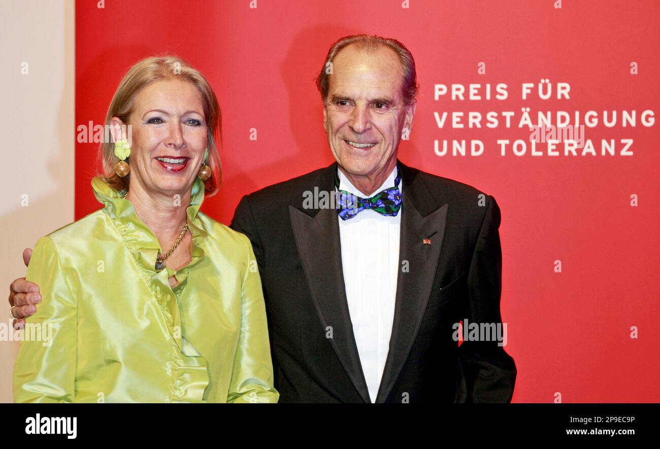 Unicef-Chef Juergen Heraeus und seine Frau Beate posieren am Samstag ...