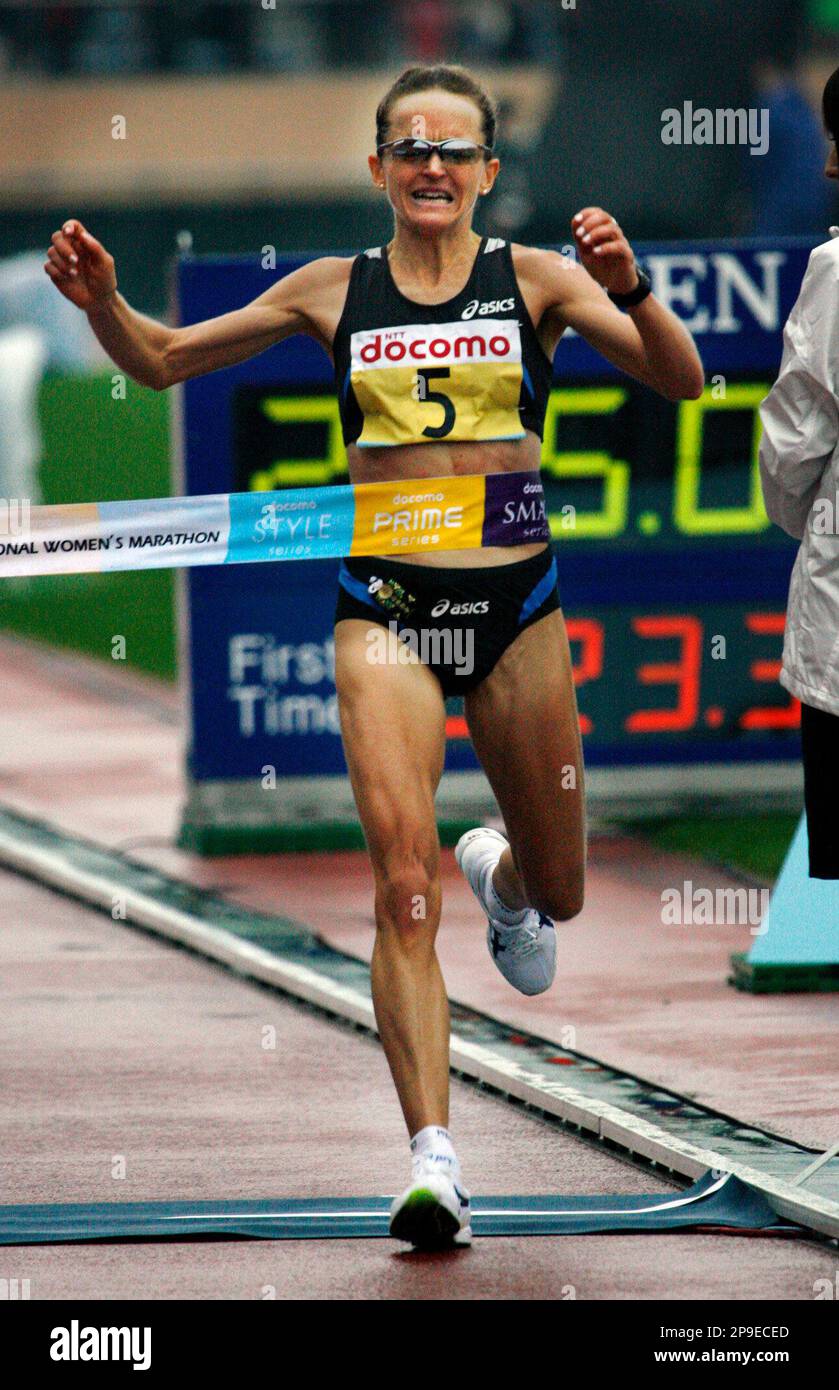Britain's Mara Yamauchi crosses the finish line of the Tokyo ...
