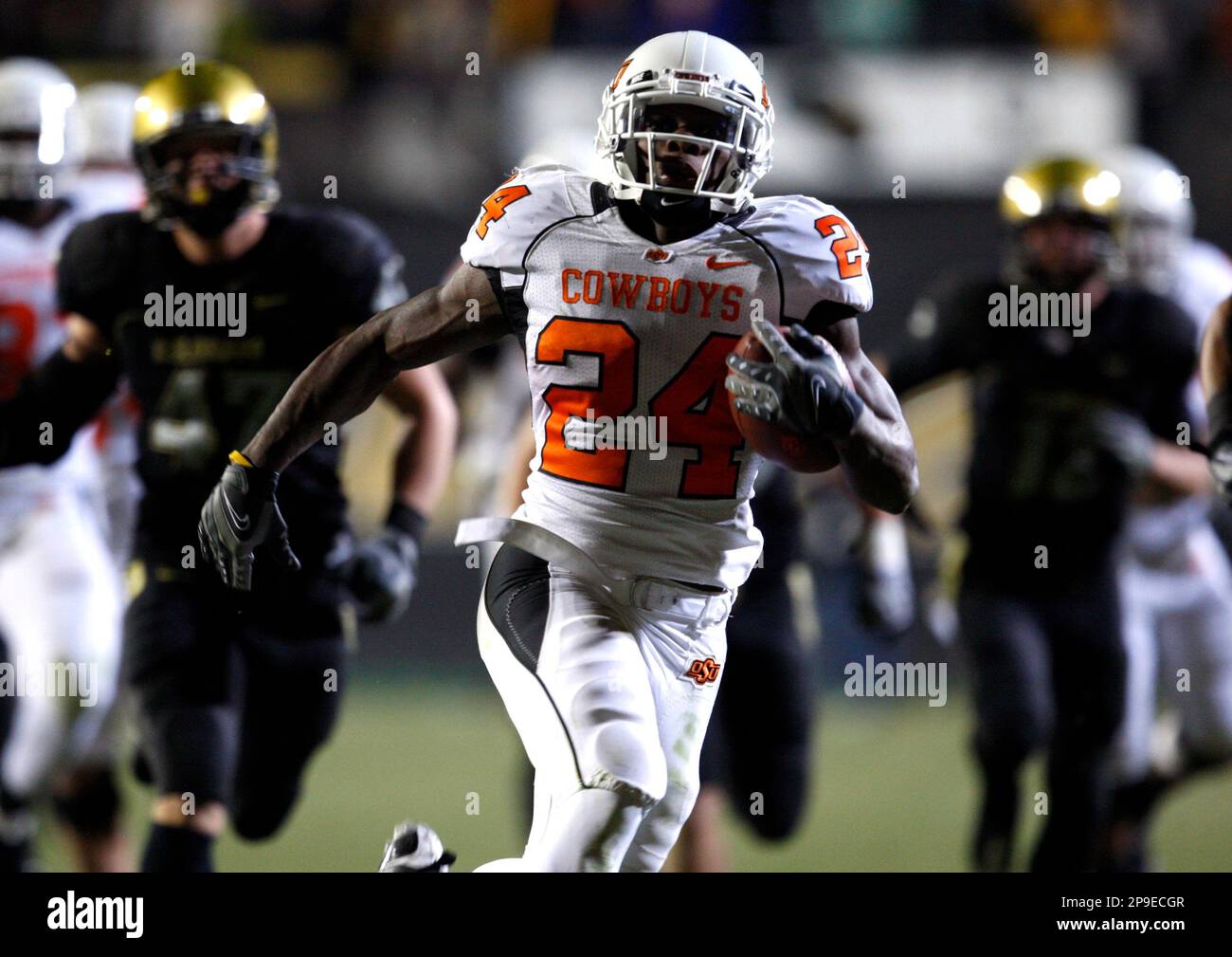 Oklahoma State running back Kendall Hunter runs for a touchdown against ...