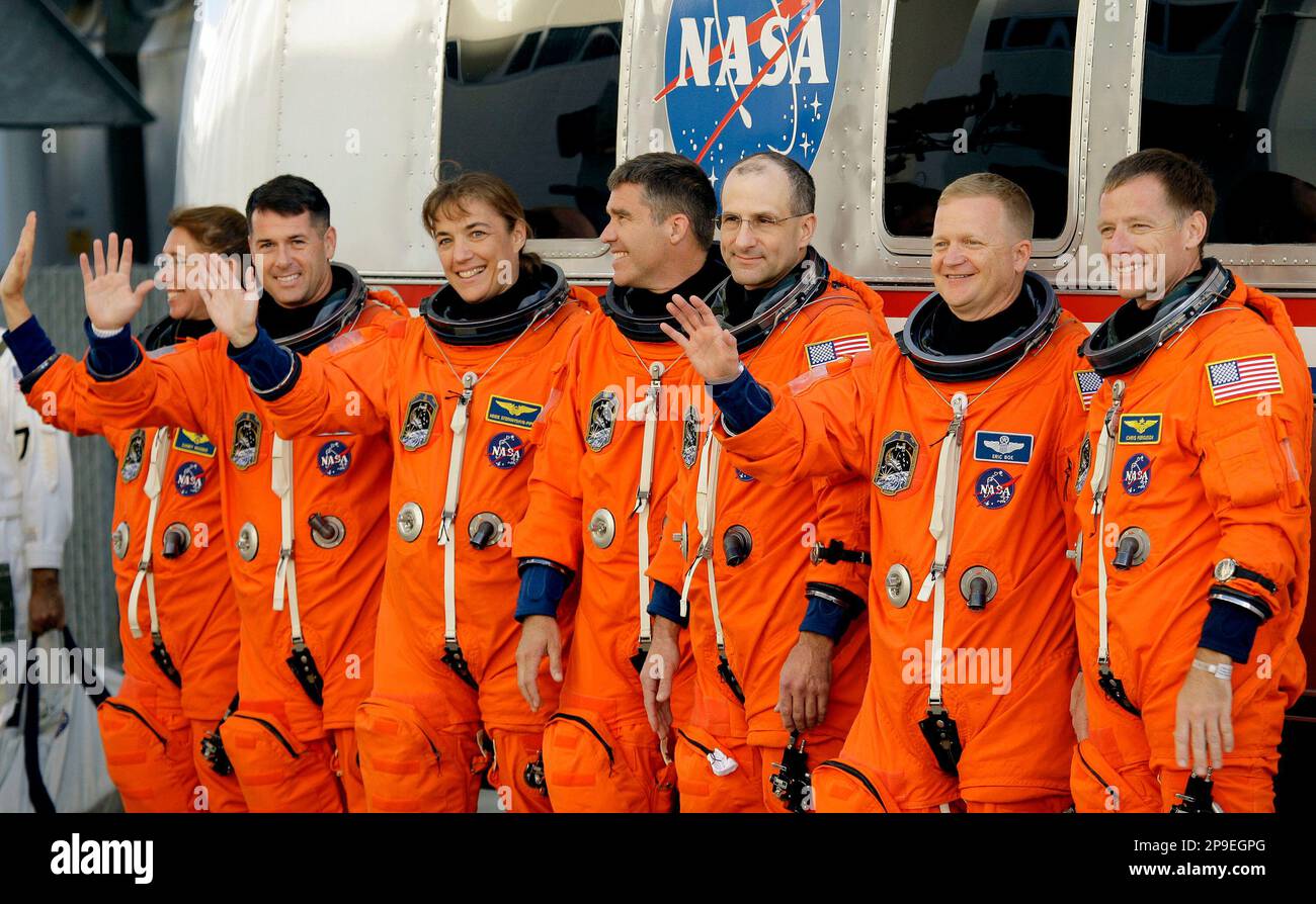 STS-126 astronauts, from right, Commander Chris Ferguson, Pilot Eric ...