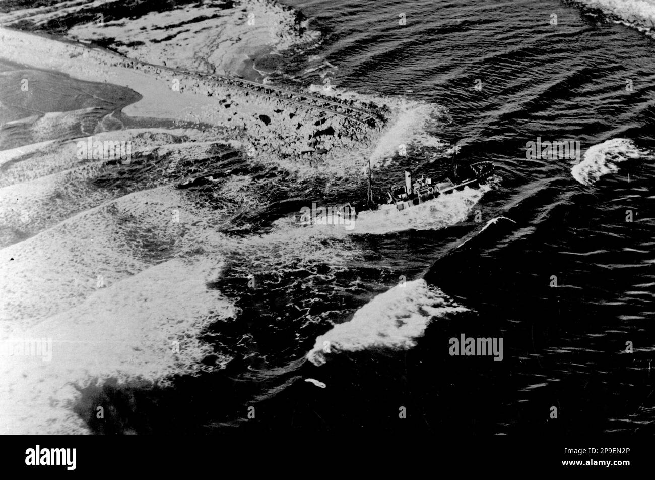 unusual aerial view of a shipwreck at Greymouth, Westland, New Zealand ...