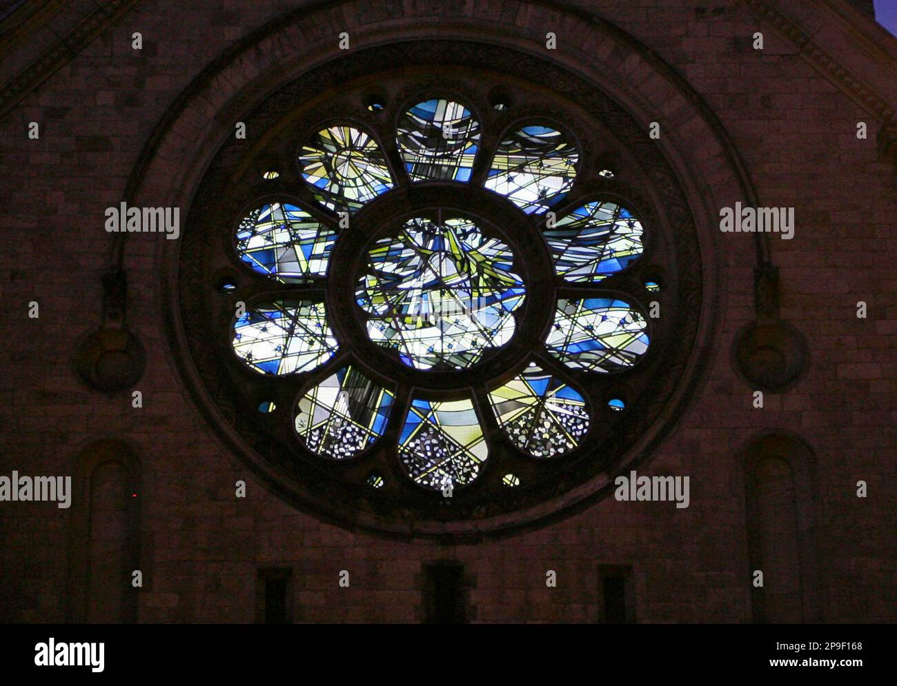 Die Rosette der Koelner Synagoge ist am Sonntag. 9. November 2008 in ...