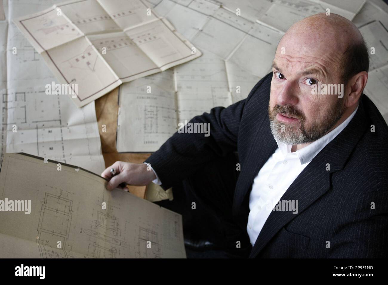 Chefkorrespondent Ralf Georg Reuth von der BILD-Zeitung zeigt am ...