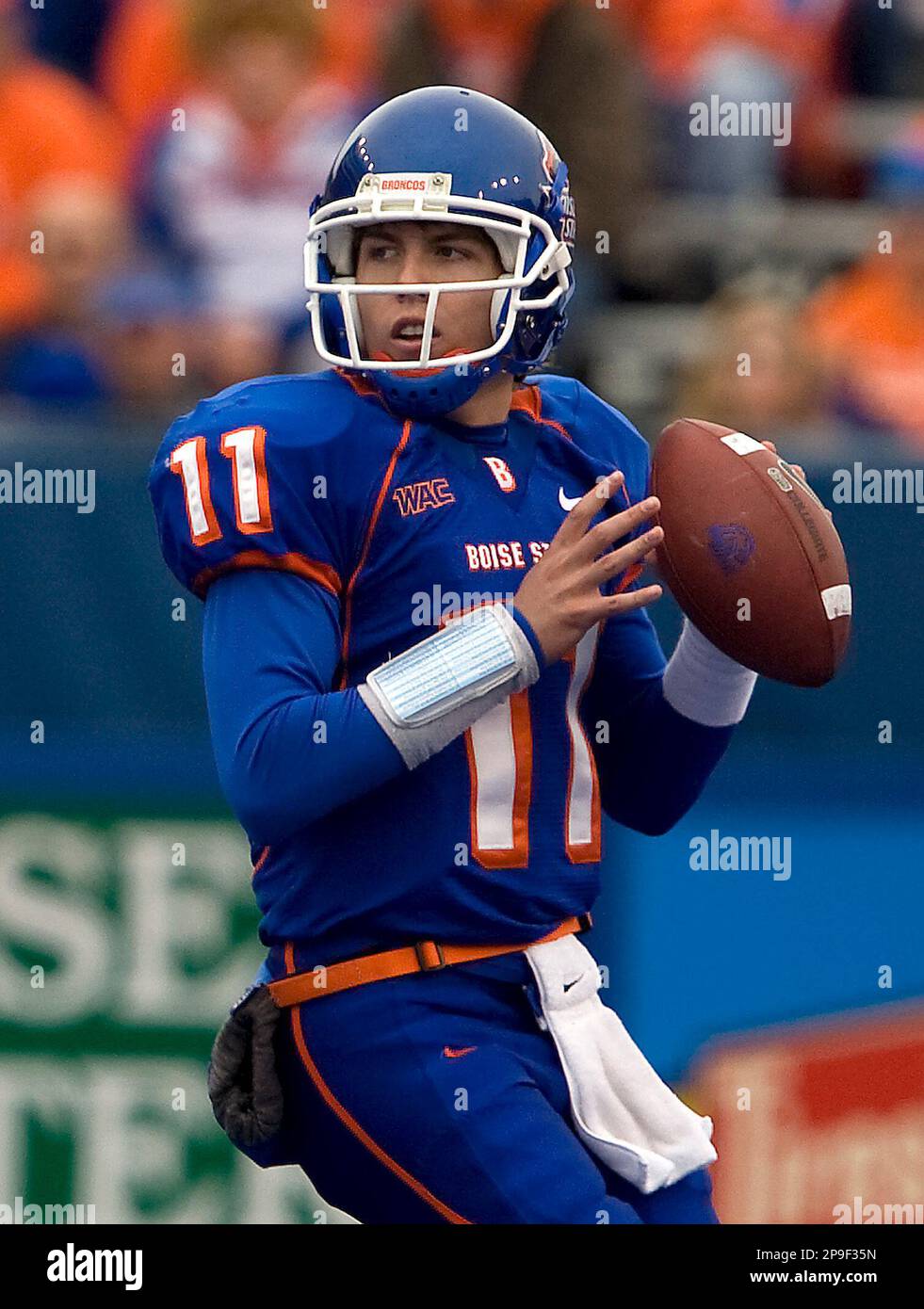 Boise States Kellen Moore (11) sets for a pass against the defense of ...