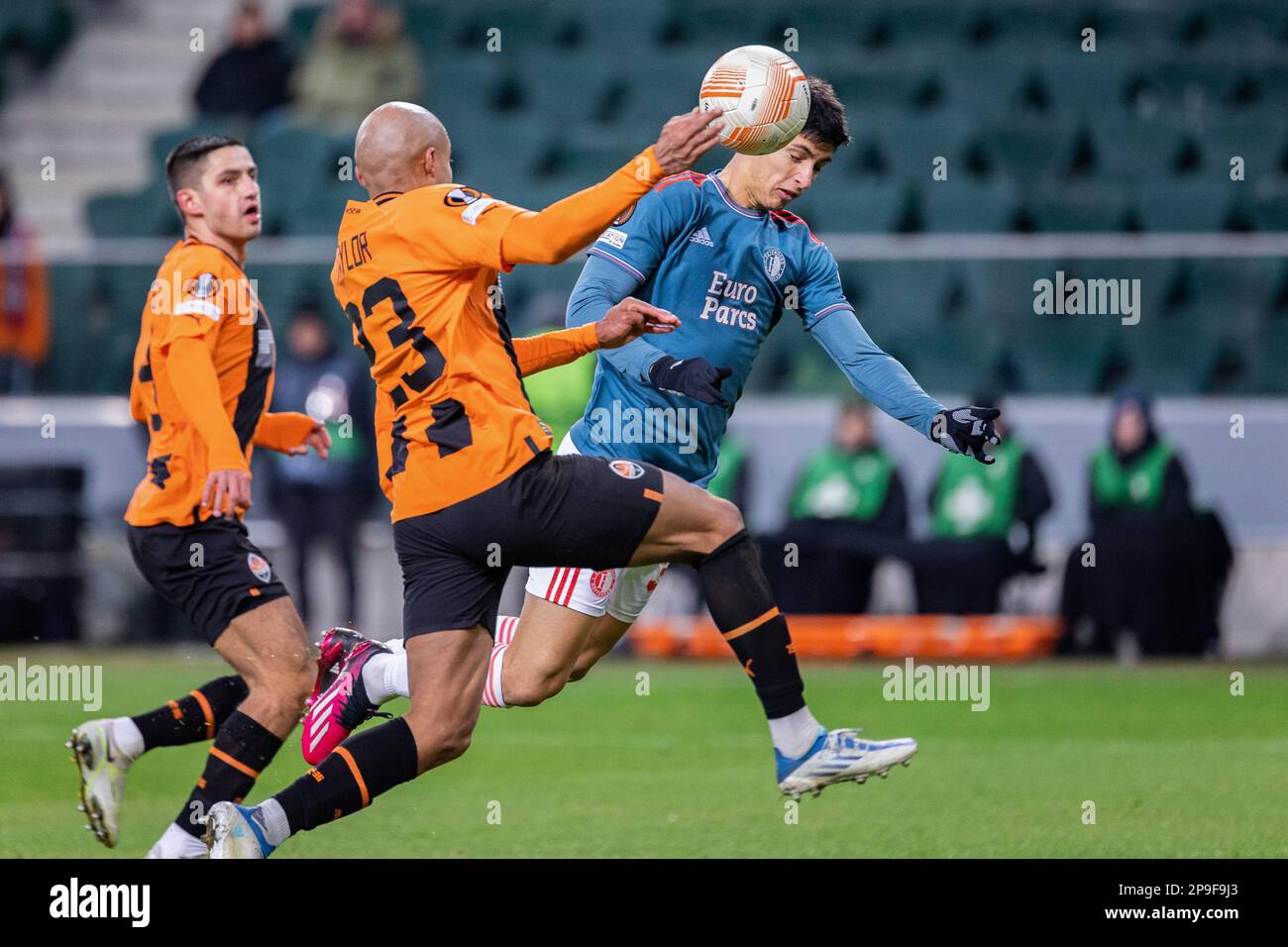 Warsaw, Poland. 09th Mar, 2023. Lucas Taylor (L) of Shakhtar and ...
