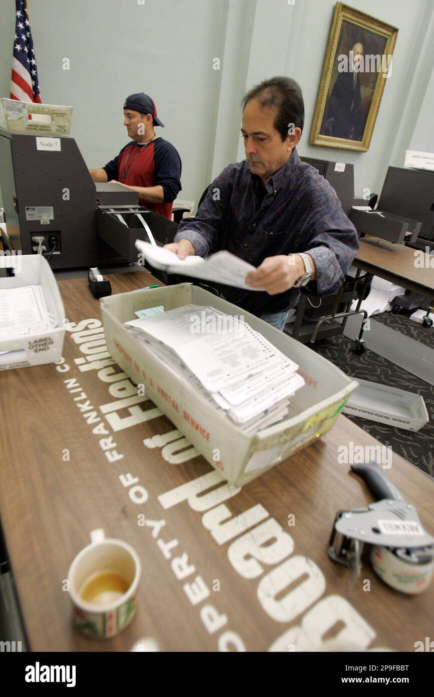 Franklin County Board of Elections workers Randy Tarr, right, and Todd ...