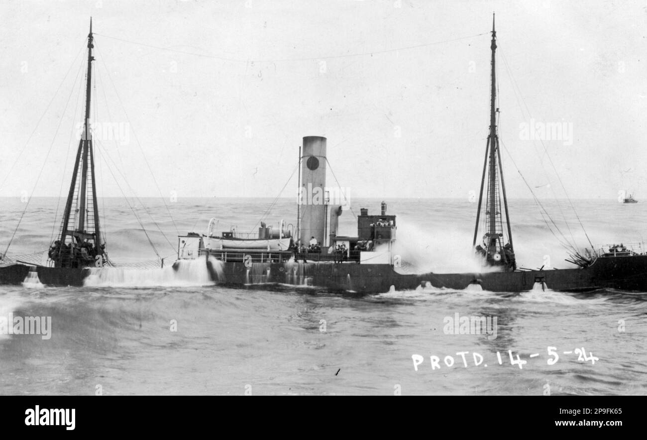 Ships engineers Black and White Stock Photos & Images - Alamy