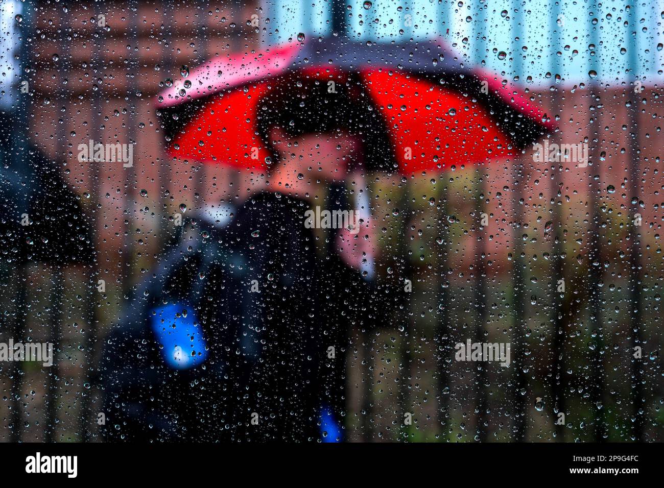 School in the rain hi-res stock photography and images - Alamy