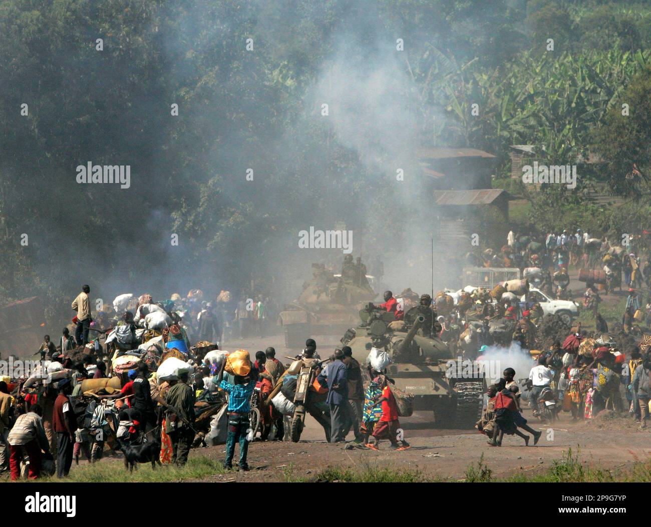 Congolese tanks and thousands of displaced people stream into Goma in ...