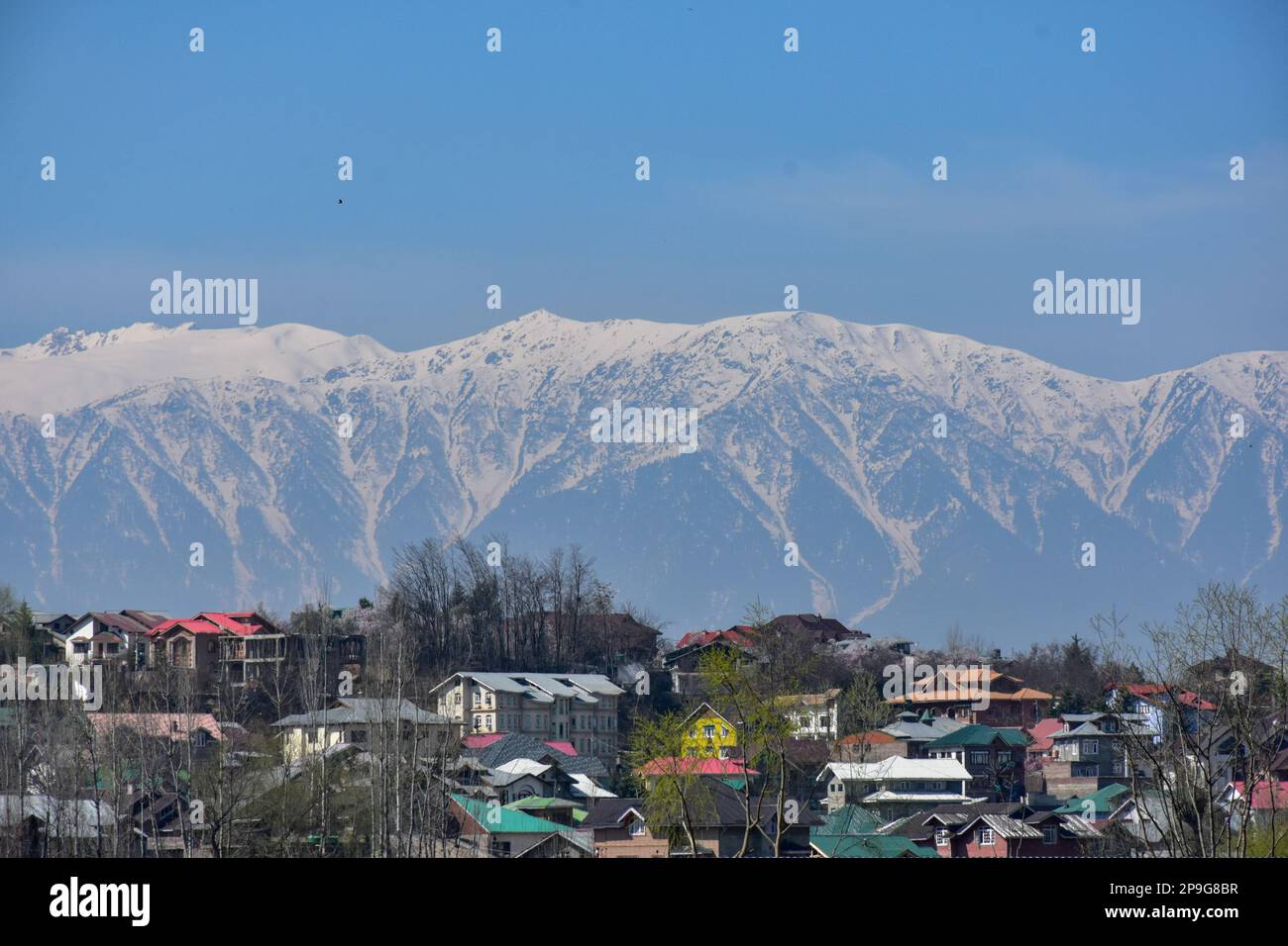 Srinagar, India. 10th Mar, 2023. Residential houses with snow covered ...