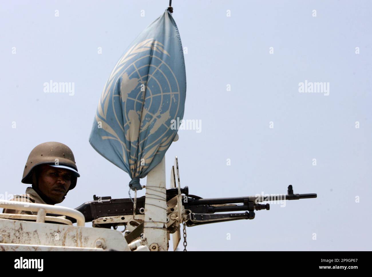 A South African soldier mans a machine gun underneath a United Nations ...