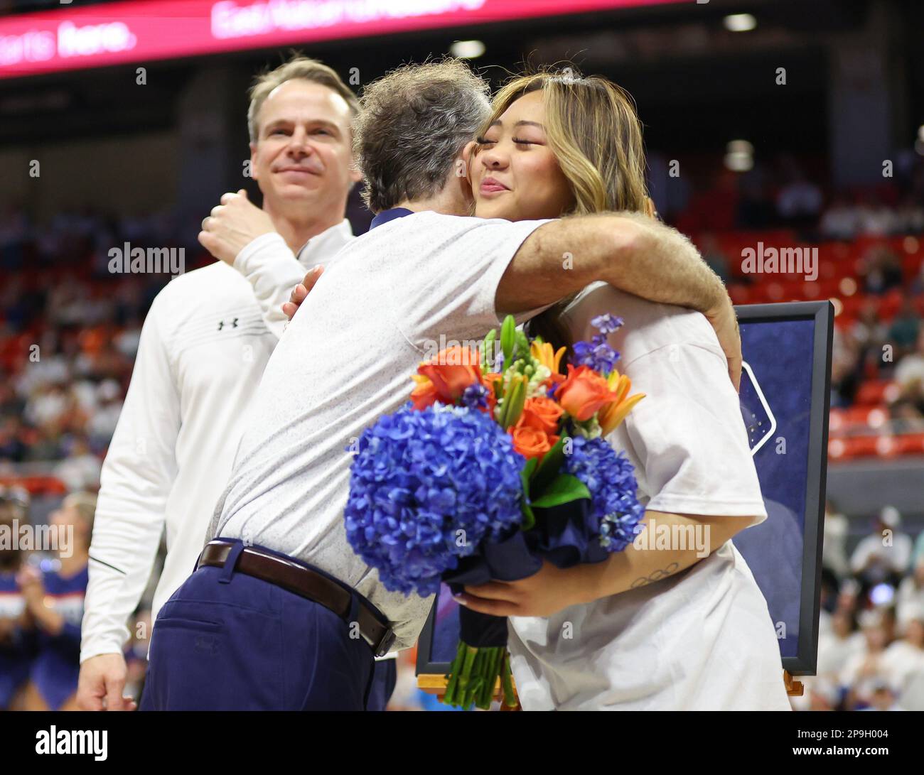 Auburn, AL, USA. 10th Mar, 2023. Auburn's Sunisa Lee hugs head coach ...