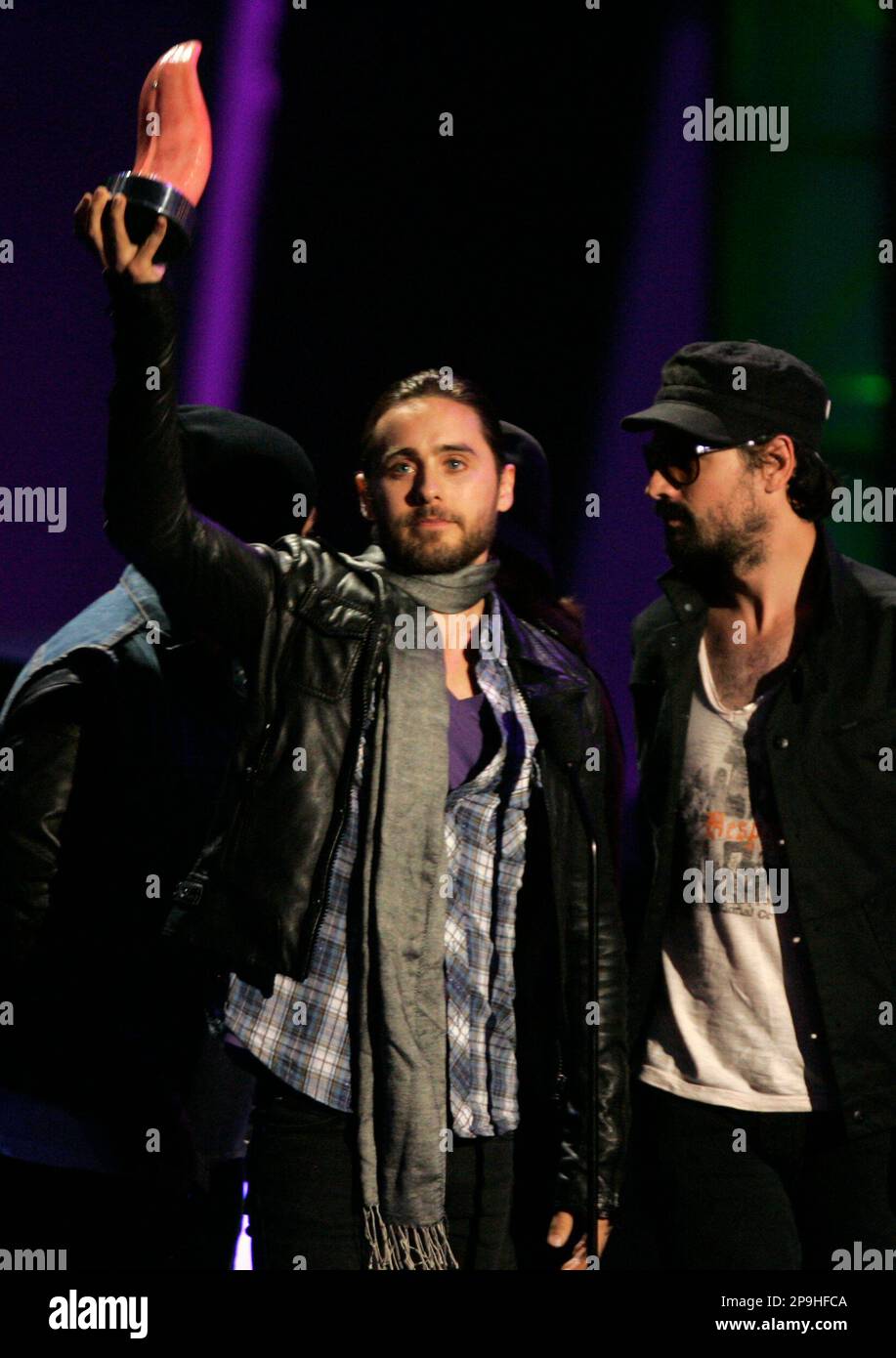 Jared Leto and the other members of the band 30 seconds to Mars accept ...