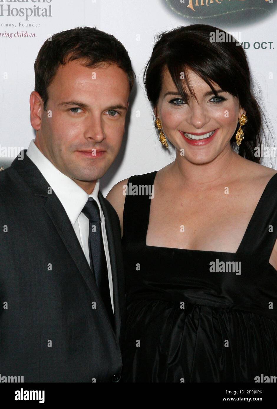 Jonny Lee Miller Michele Hicks JOHNNY LEE MILLER AND MICHELLE HICKS