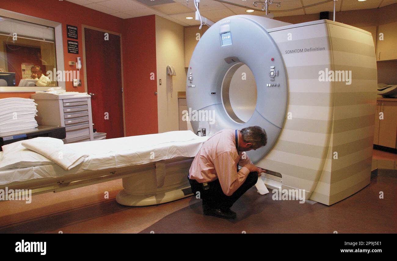 ** ADVANCE FOR WEEKEND EDITIONS OCT. 11-12 ** Jere Johnson, director of ...