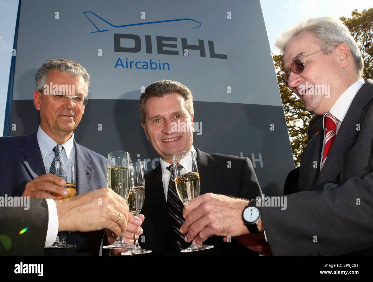 The chairmen of German Diehl foundation, Thomas Diehl, right, and ...