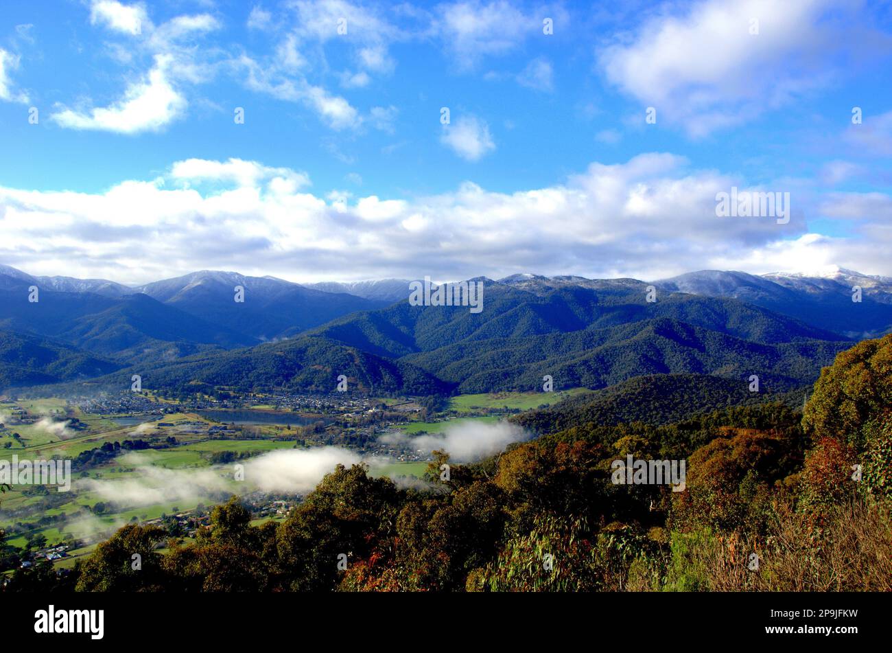 Town dwarfed by mountains hi-res stock photography and images - Alamy