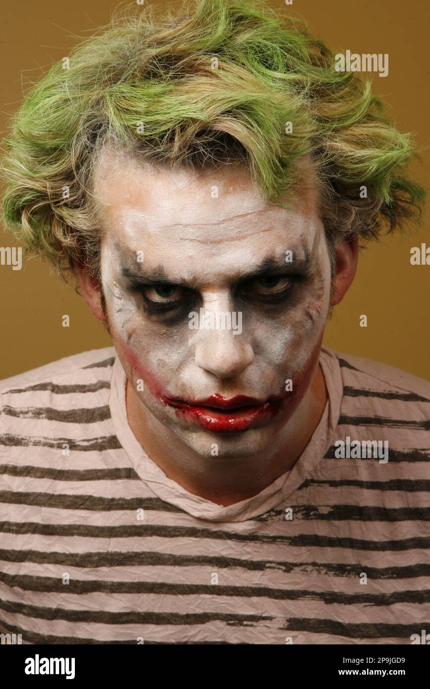 **FOR USE WITH AP LIFESTYLES** Model Jason Garner wears the Heath ...