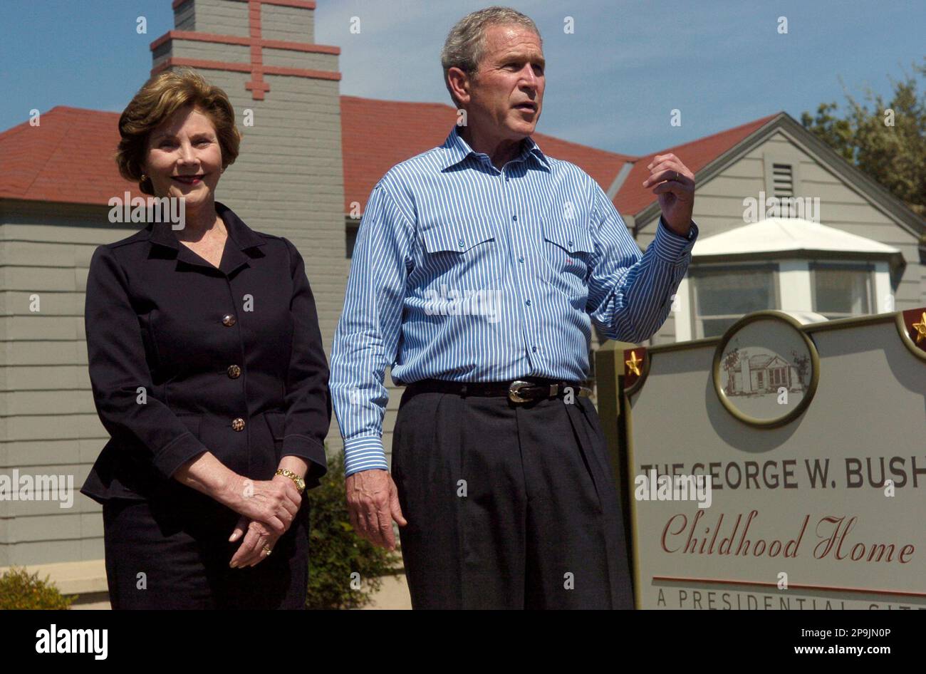 President Bush and first lady Laura Bush talk about walking through his ...