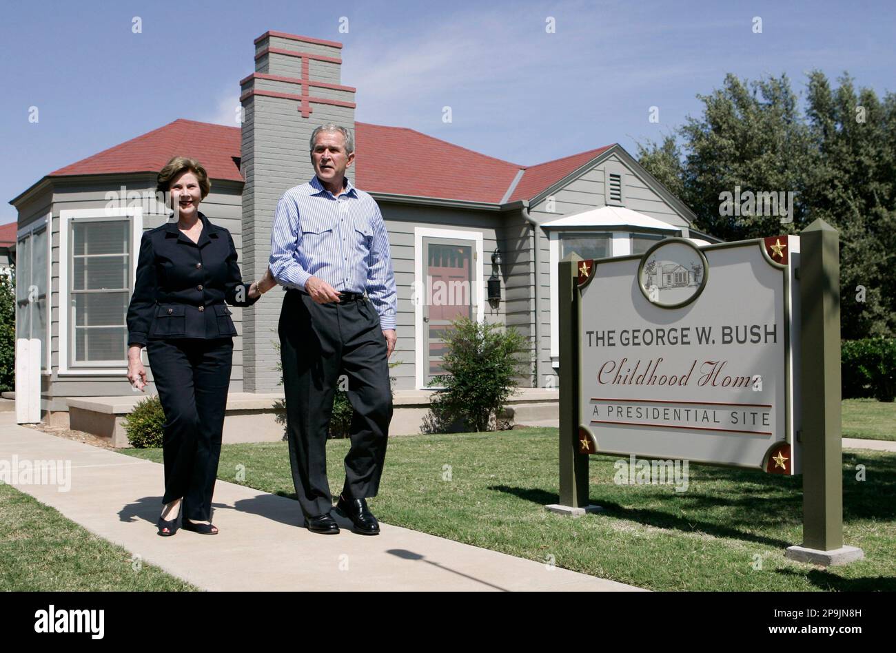 President Bush and first lady Laura Bush visit the President's ...