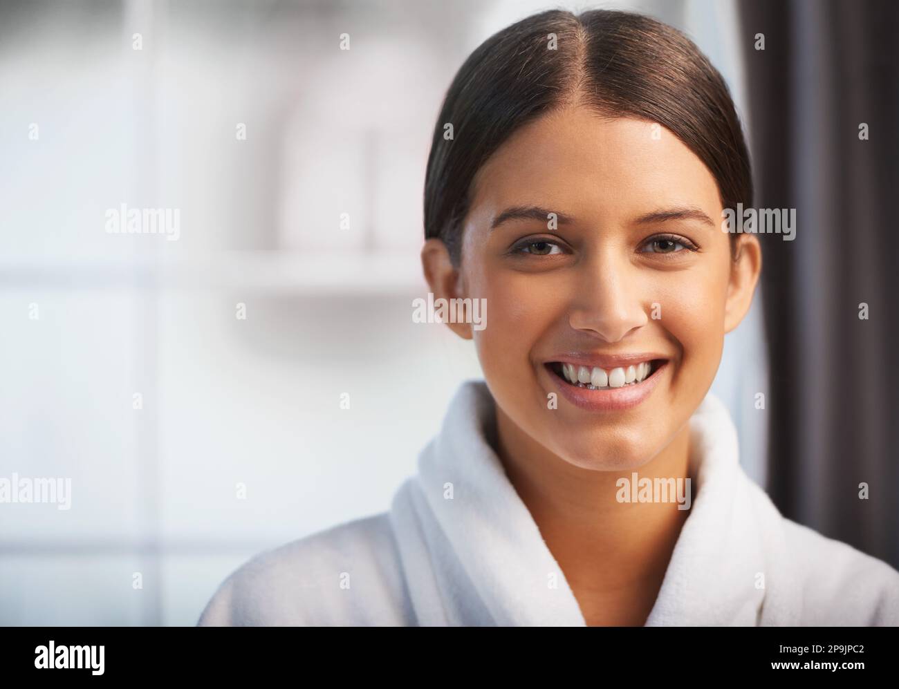 Wearing a white robe hi-res stock photography and images - Alamy