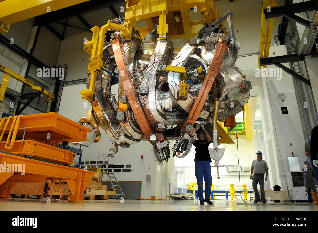 Techniker setzen am Dienstag, 30. Sept. 2008, im Greifswalder Max ...