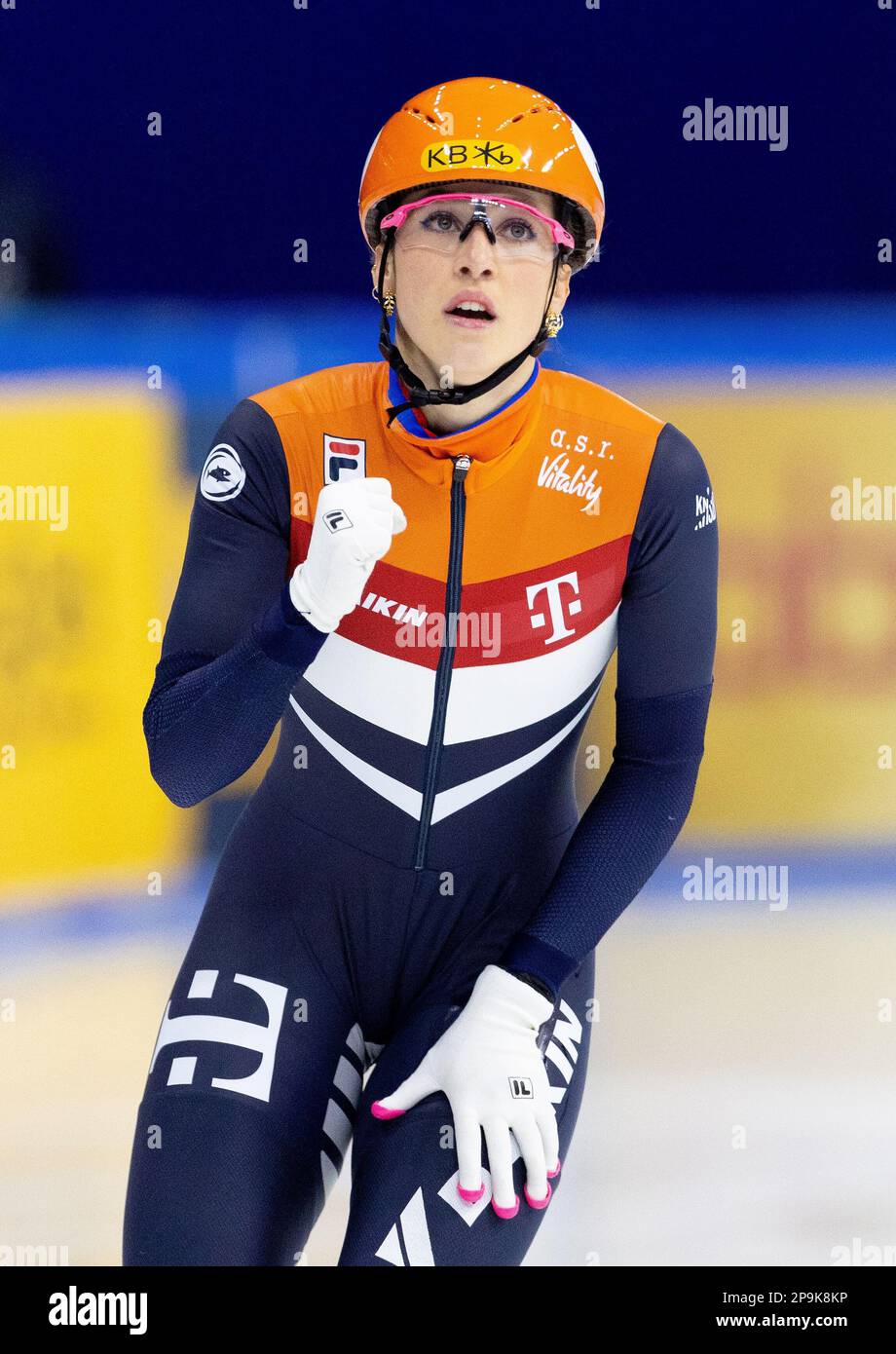 SEOUL - Suzanne Schulting in action in the semi-final 1,500 meters ...