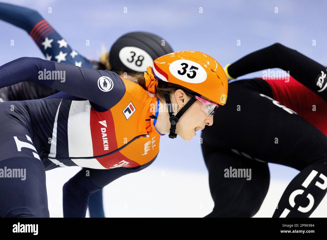 SEOUL - Suzanne Schulting in action in the semi-final 1,500 meters ...