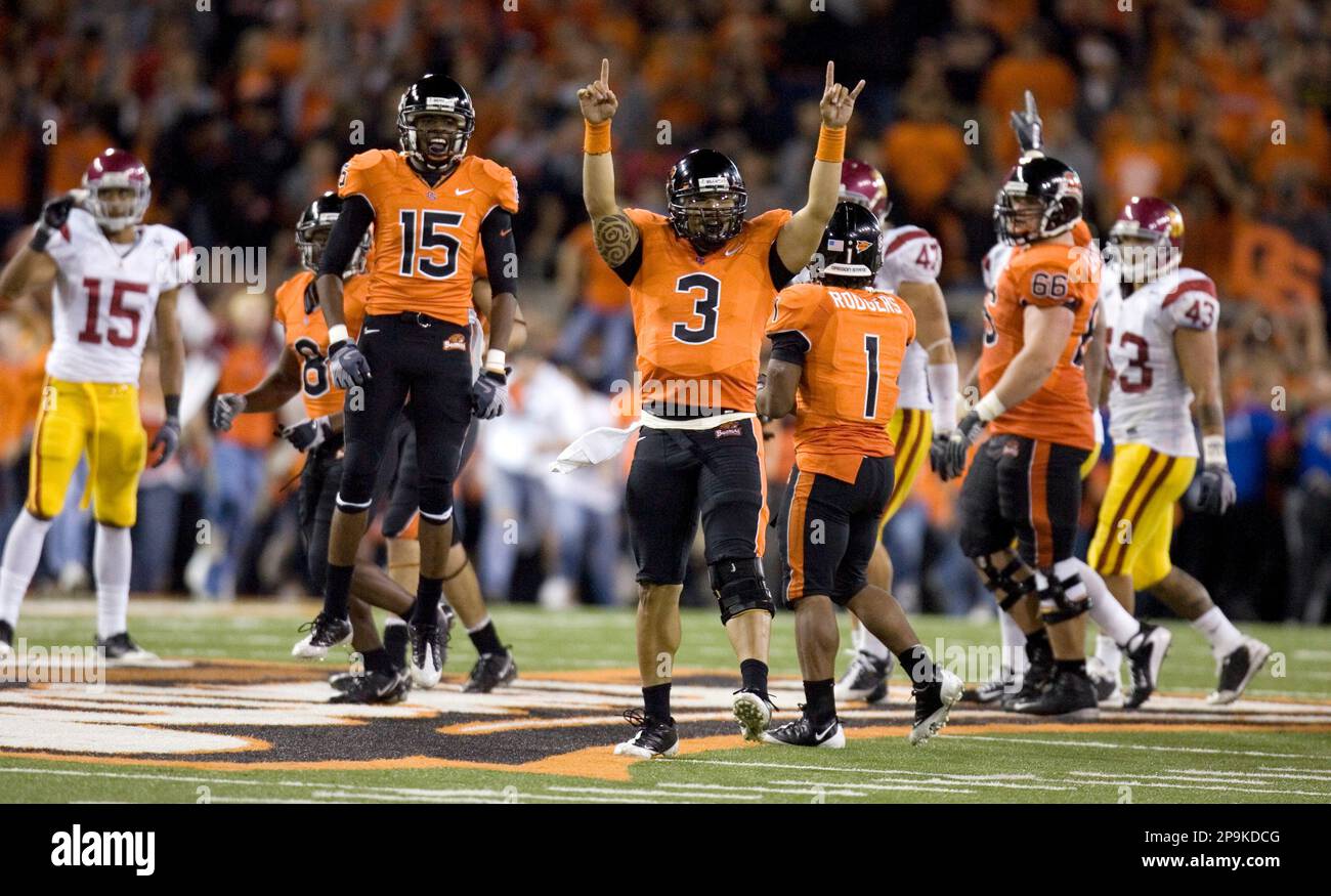 Oregon State quarterback Lyle Moevao (3) and wide receiver Darrell ...