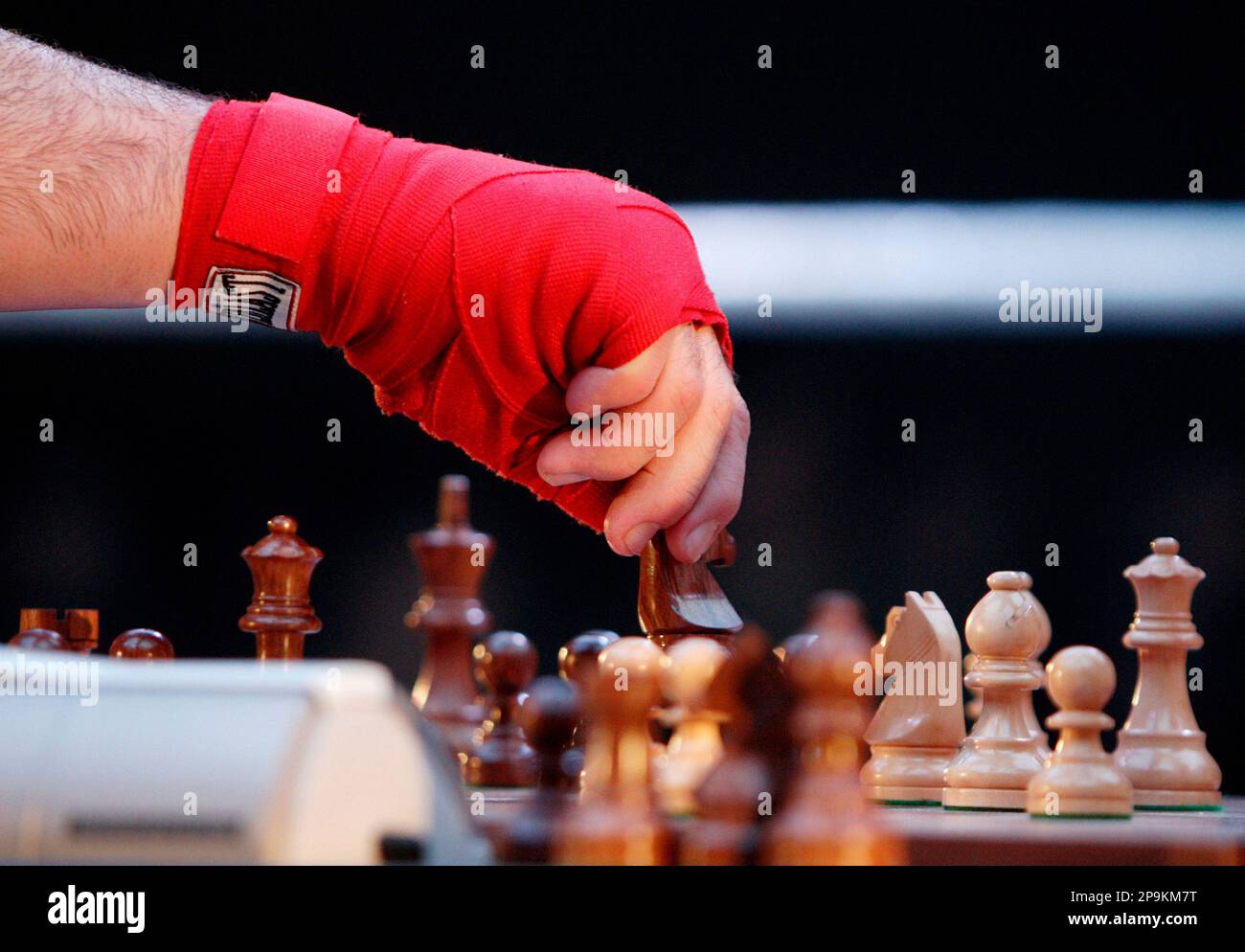 ** TO GO WITH AJEDREZ BOXEO ** FILE ** In this Nov. 3, 2007 file photo ...