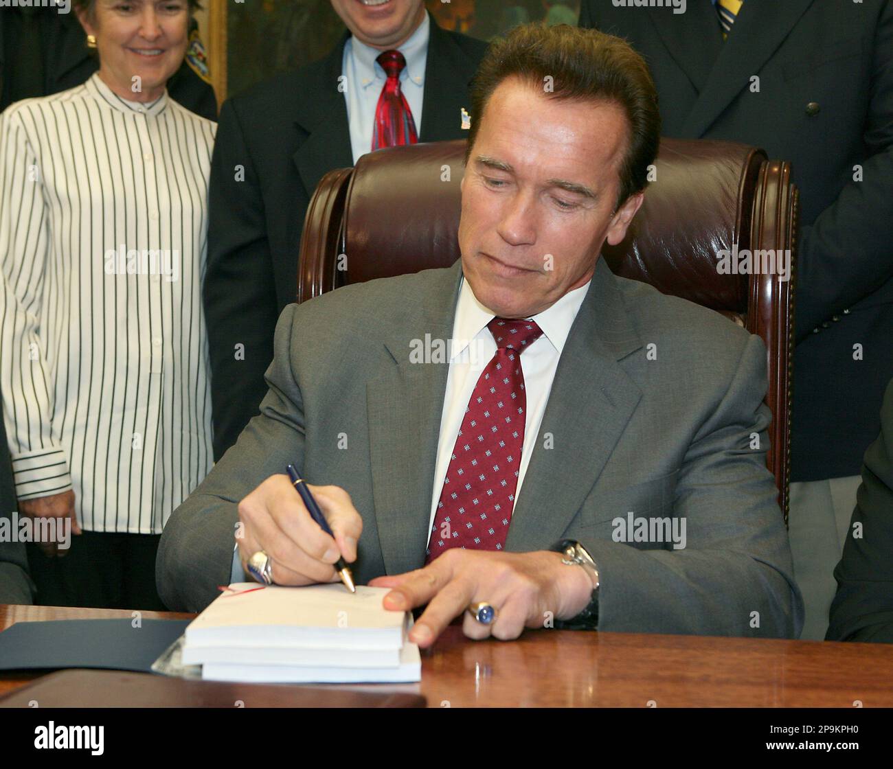 California Gov Arnold Schwarzenegger Signs The State Budget During A
